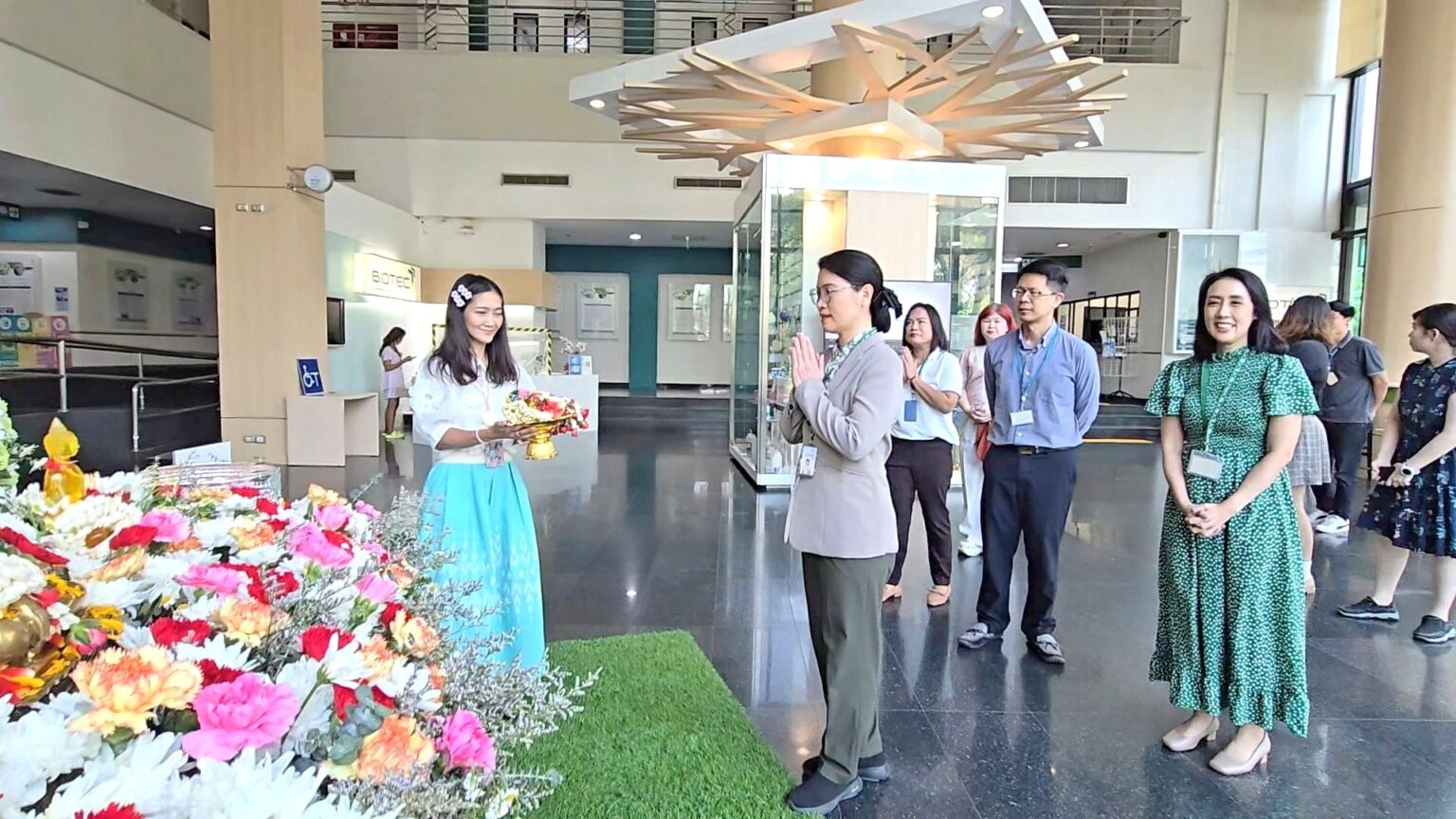 ผู้บริหารและพนักงาน BIOTEC ร่วมสืบสานวัฒนธรรมไทย รักษาประเพณีอันดีงาม ร่วมสรงน้ำพระ รับปีใหม่ไทย ...
