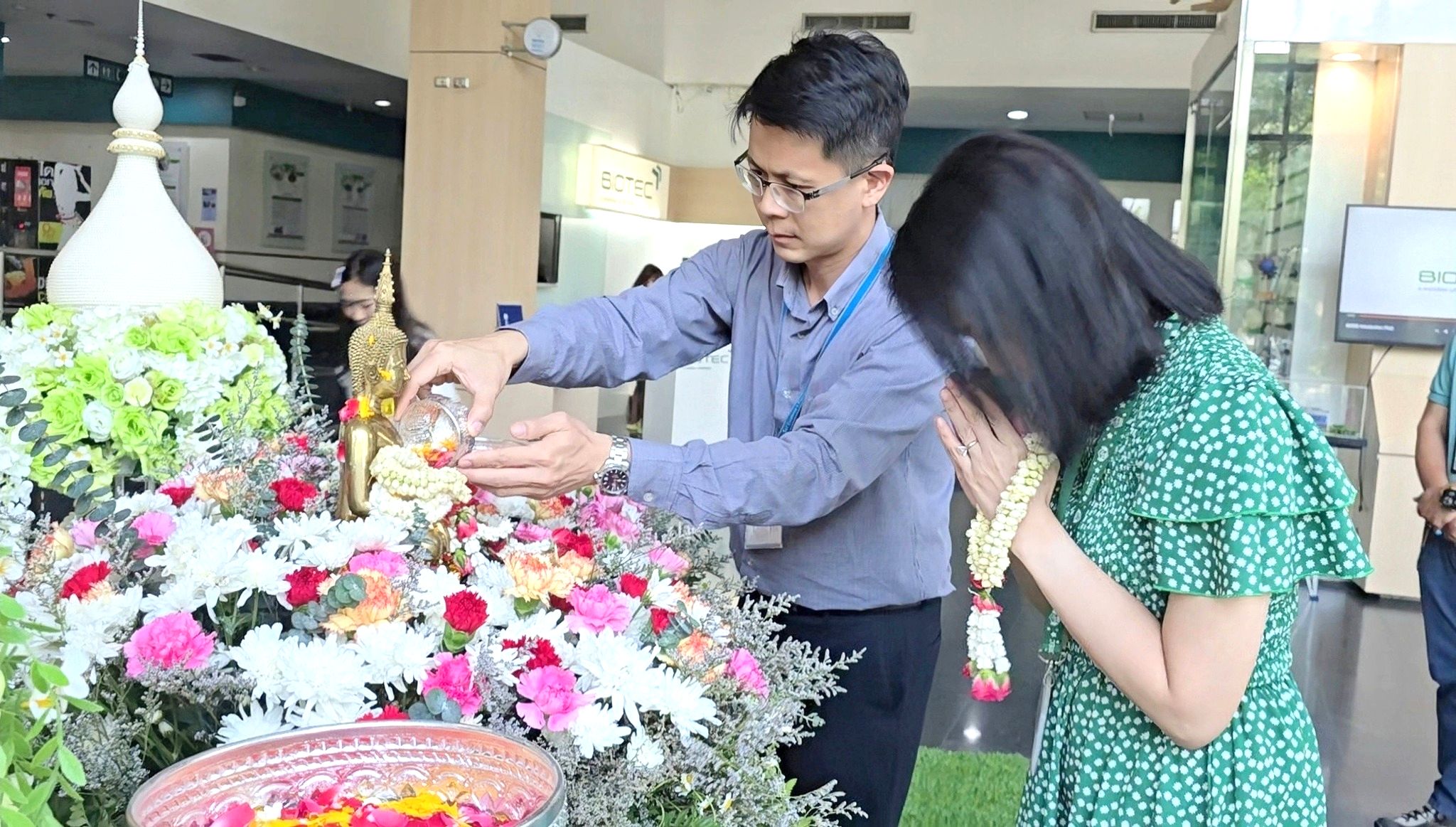 ผู้บริหารและพนักงาน BIOTEC ร่วมสืบสานวัฒนธรรมไทย รักษาประเพณีอันดีงาม ร่วมสรงน้ำพระ รับปีใหม่ไทย ...