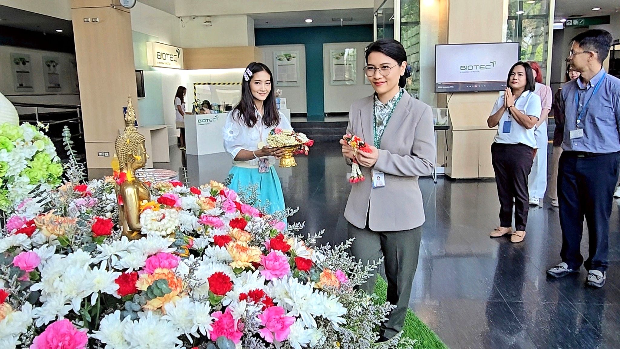ผู้บริหารและพนักงาน BIOTEC ร่วมสืบสานวัฒนธรรมไทย รักษาประเพณีอันดีงาม ร่วมสรงน้ำพระ รับปีใหม่ไทย ...
