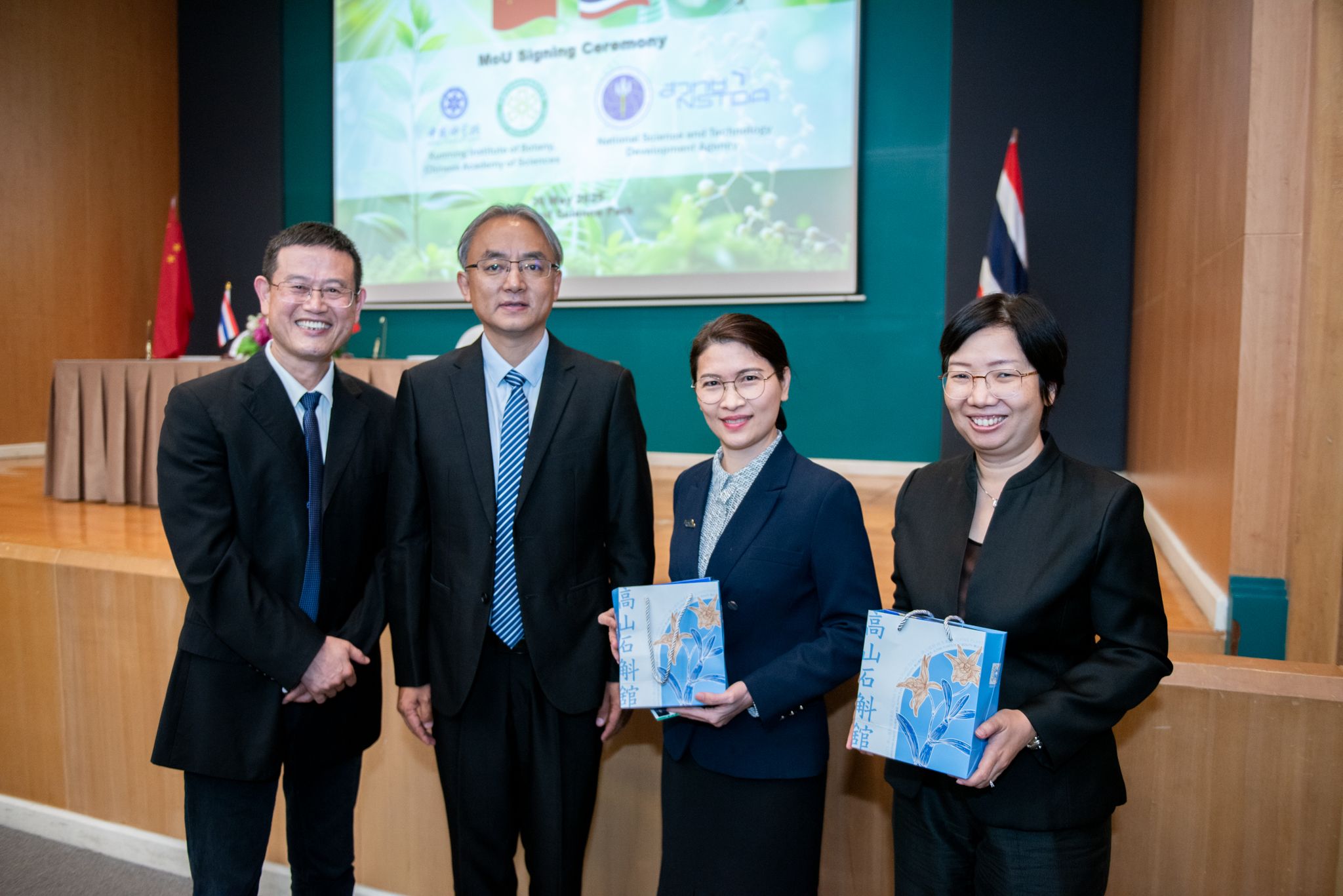 สวทช. และ สถาบันพฤกษศาสตร์คุนหมิง (KIB) สาธารณรัฐประชาชนจีน ลงนามความร่วมมือวิจัยเกษตรและชีวภาพ ...
